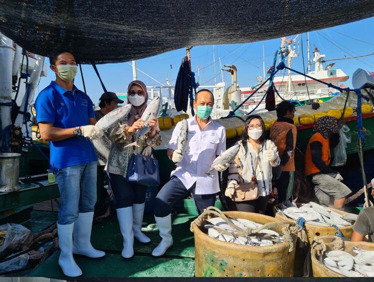Dirut Perinus Kunjungi Cabang Benoa, Tinjau Fasilitas Pengolahan Ikan
