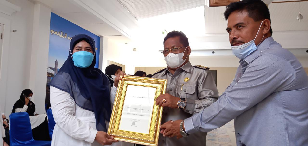 Puskesmas Ulee Kareng Terima Sertifikat Penghargaan IKS Tertinggi ...