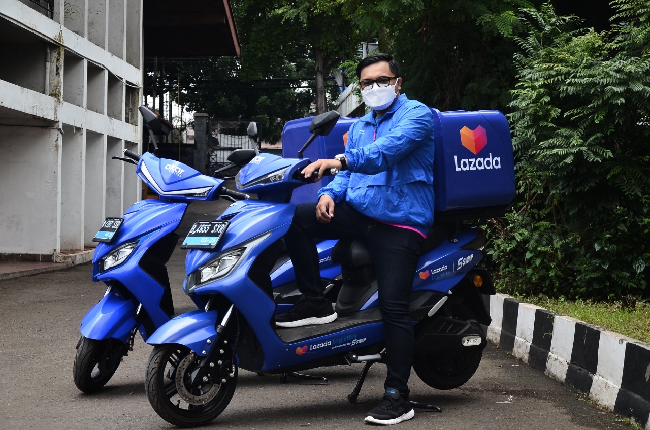 Lazada Indonesia dan Smoot Kolaborasi Perkenalkan #BlueVehicle