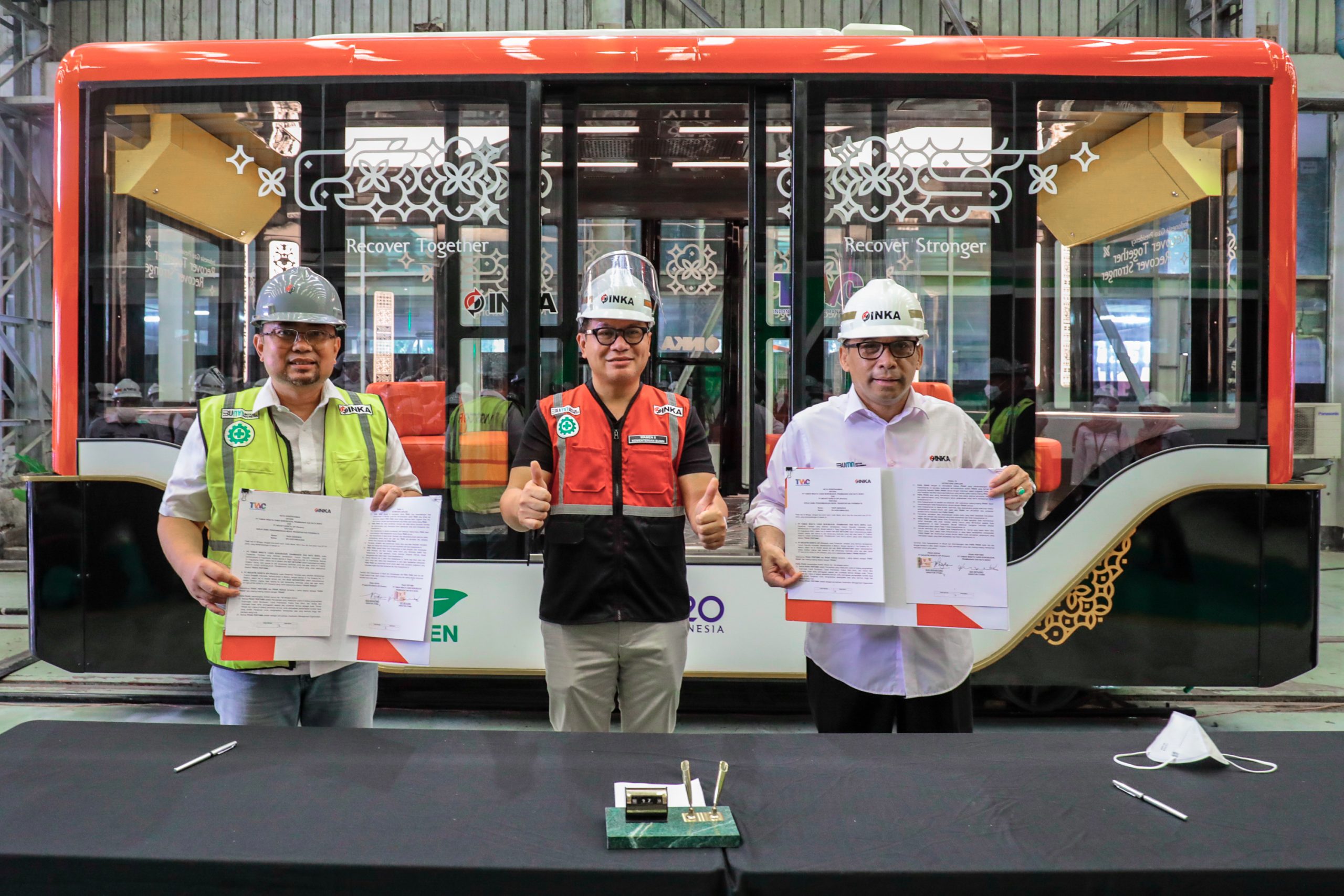 PT TWC dan PT INKA Tekan MoU Pengadaan Tram Mover TMII