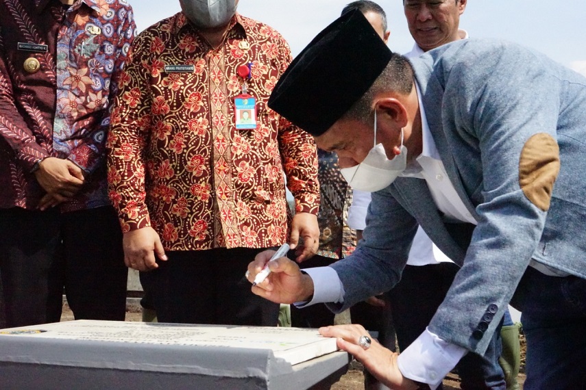 PTPN X Kucurkan Dana Rp72,7 Juta untuk Normalisasi Patusan Sungai Rowo ...