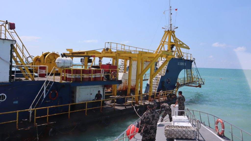 KKP Hentikan Operasi 2 Kapal Isap Produksi di Perairan Bangka