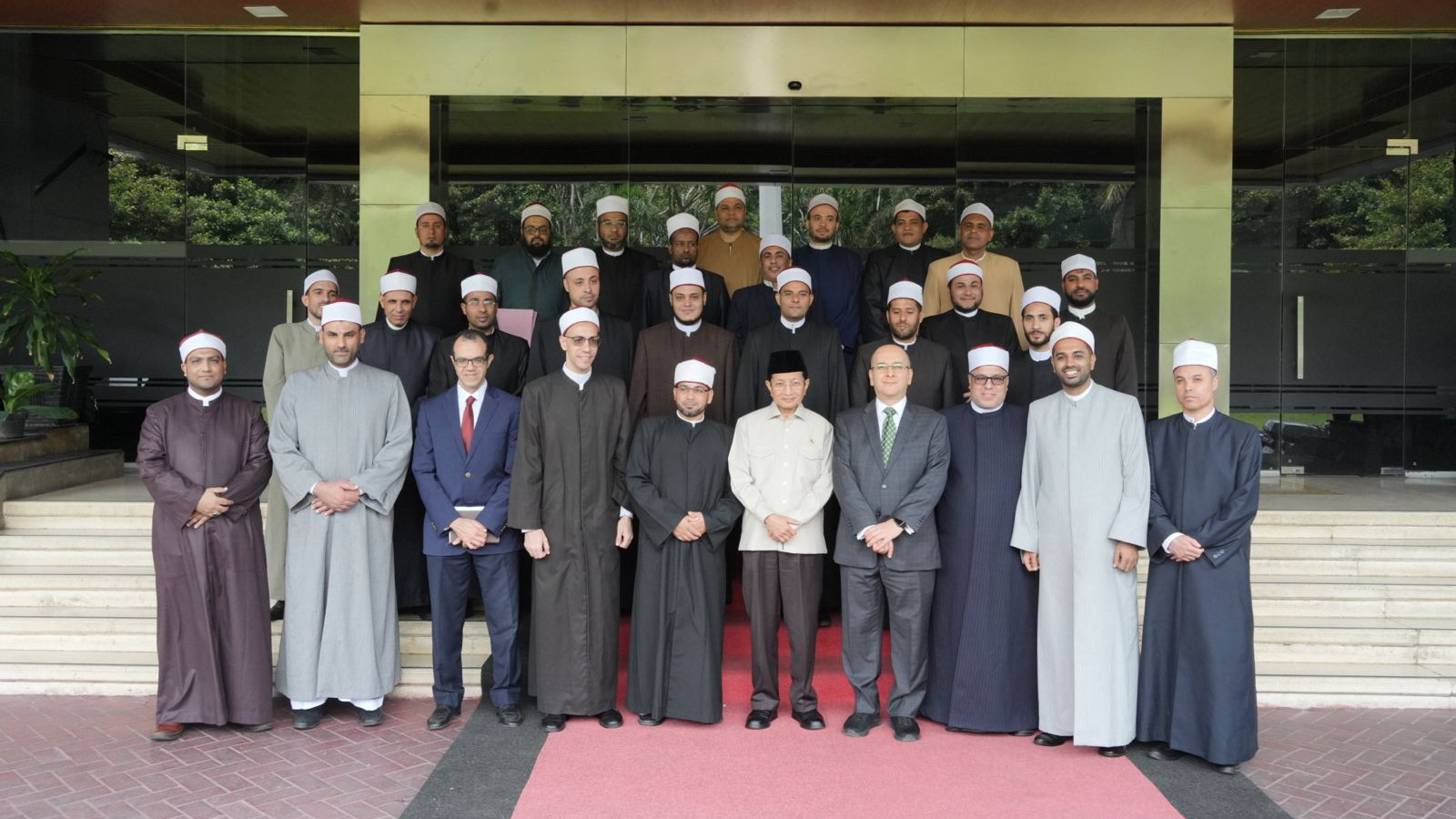 Tiga Tahun Mengabdi, Menag Lepas 30 Ulama Al Azhar Kembali ke Mesir