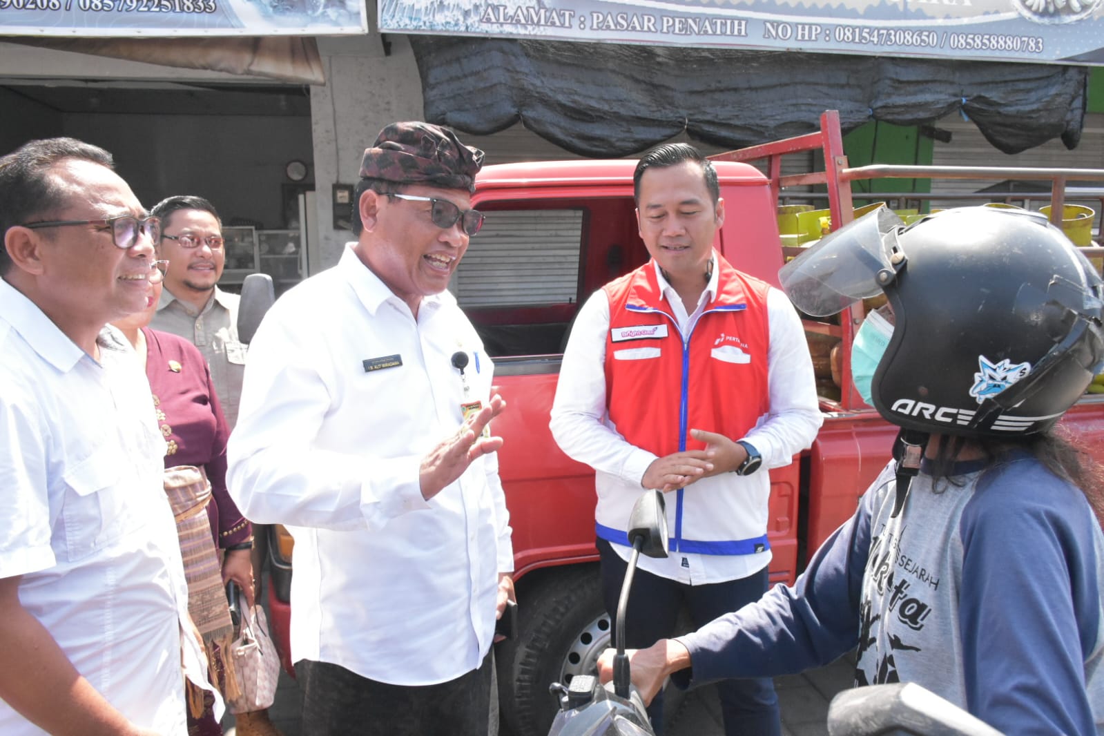 Sekda Alit Wiradana Tinjau Distribusi Gas LPG 3 Kg Kepada Masyarakat